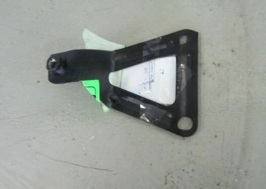 Кронштейн крепления переднего обтекателя