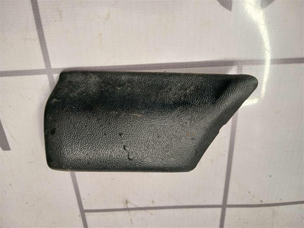 Молдинг переднего правого крыла VW Golf 3 Vento 91-97