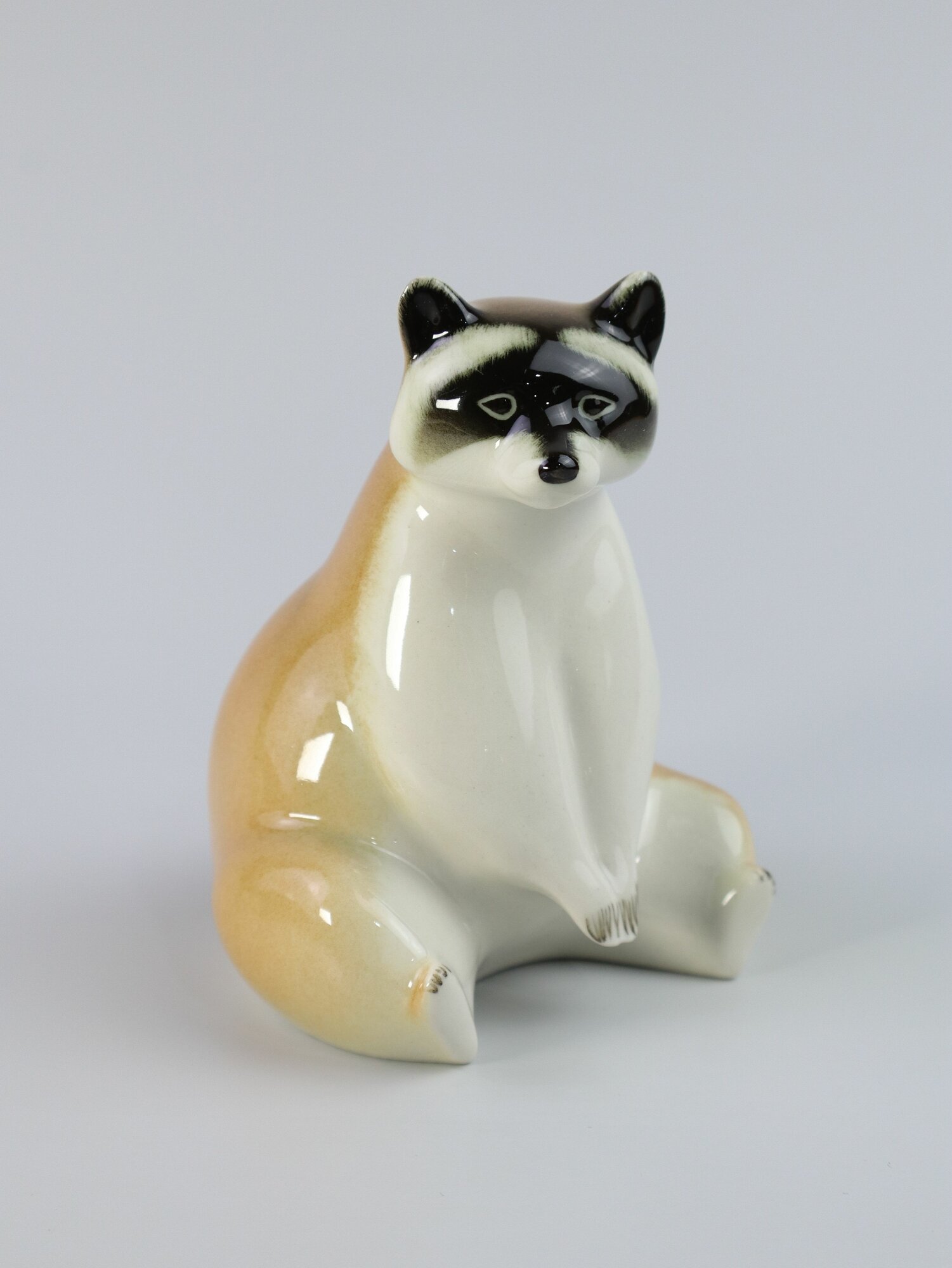 Скульптура Енот N 2. Императорский фарфоровый завод. Высота 10,8 см.