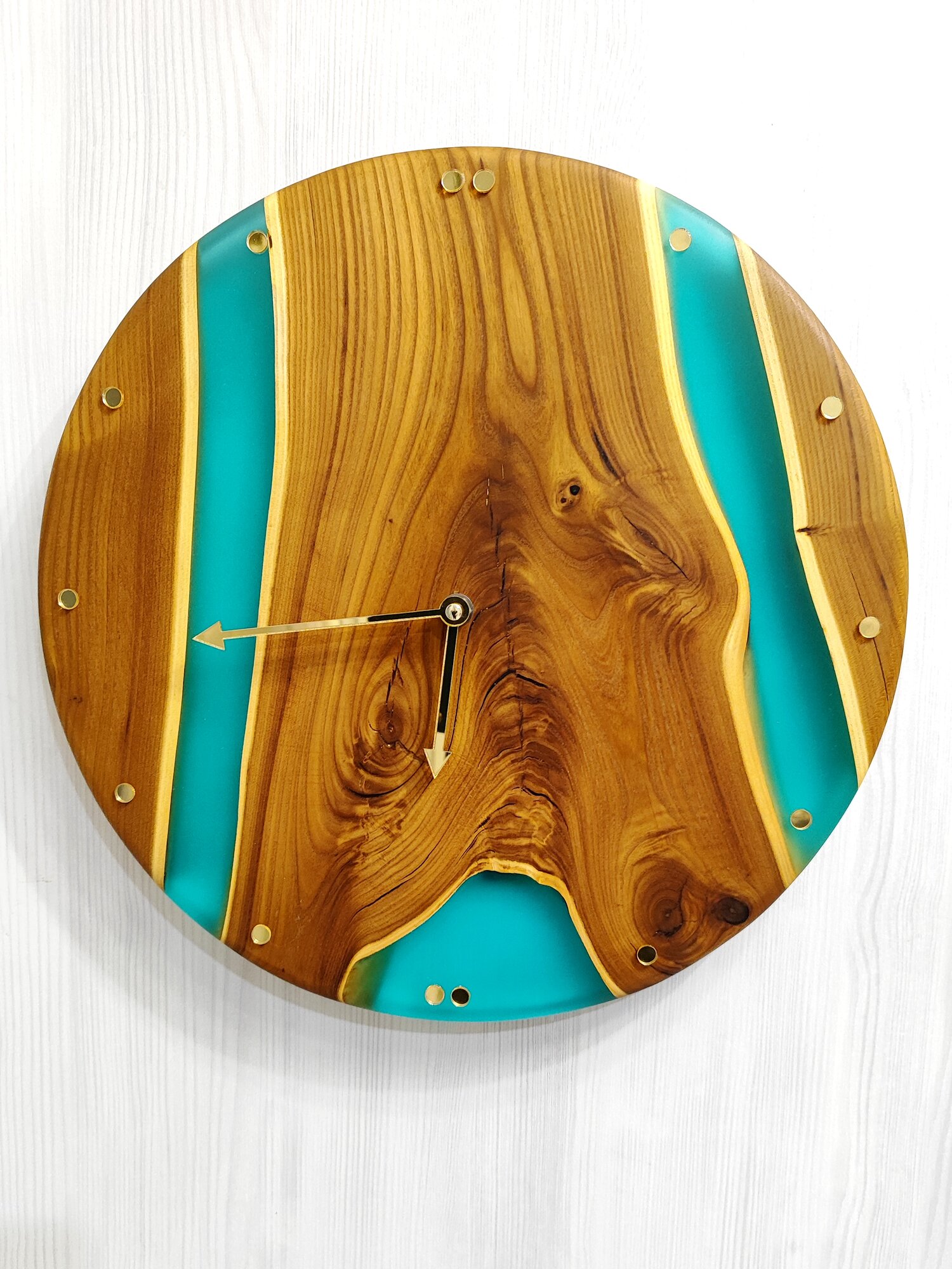 Настенные часы ручной работы из дерева и эпоксидной смолы"КС бирюза 25-05 (40)", диаметр 38 см