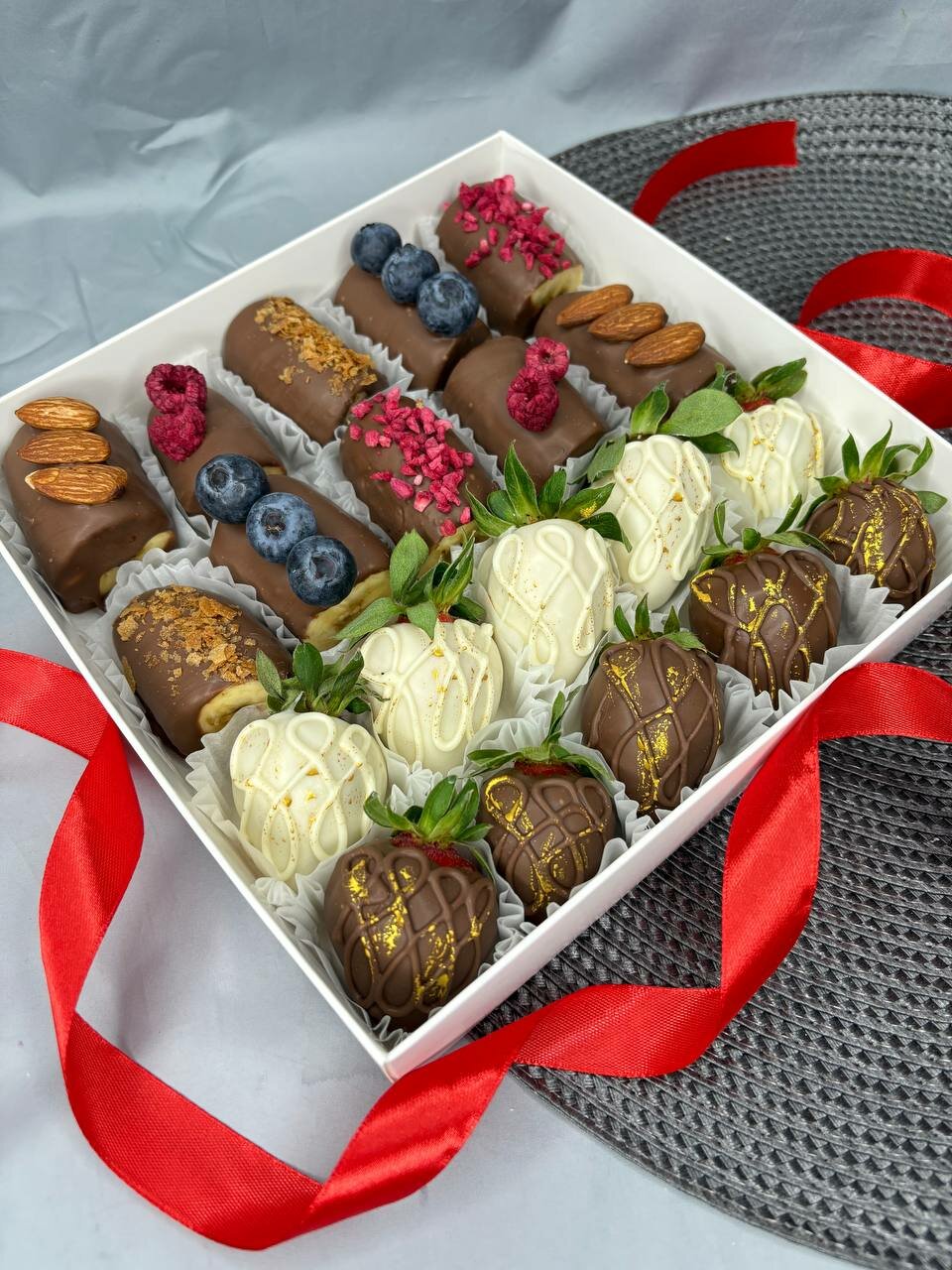 Клубника и банан в шоколаде премиум №12