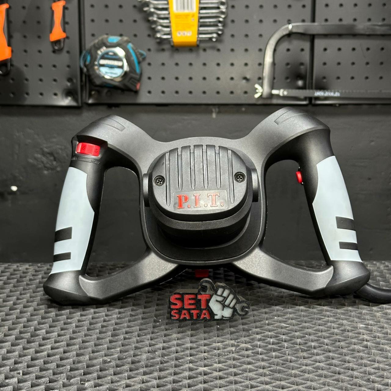 Миксер строительный электрический P.I.T PHM150-C, 2 скорости, 1400 Вт