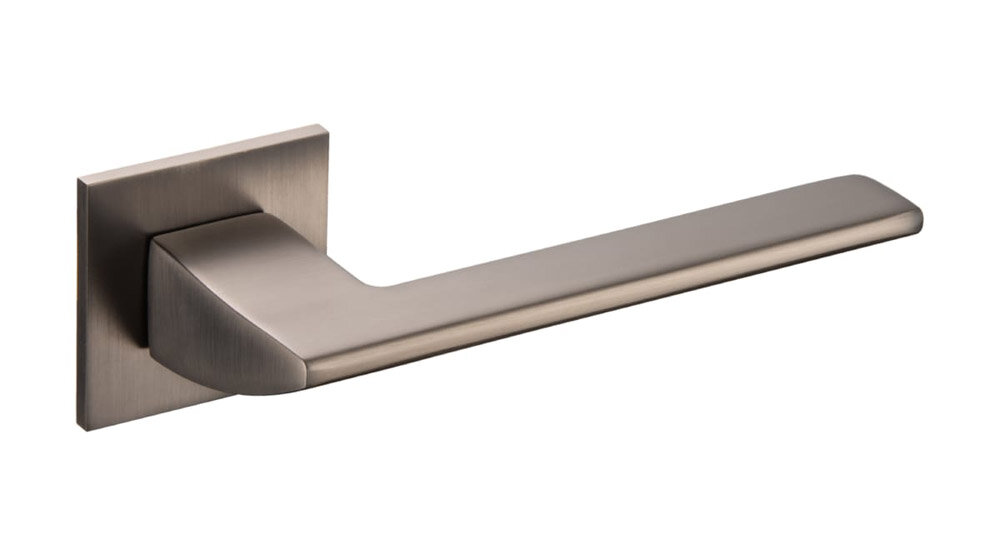 Ручки дверные на квадратной розетке Archie VERGE PRISM ASH SILVER - пепельно-серебристый