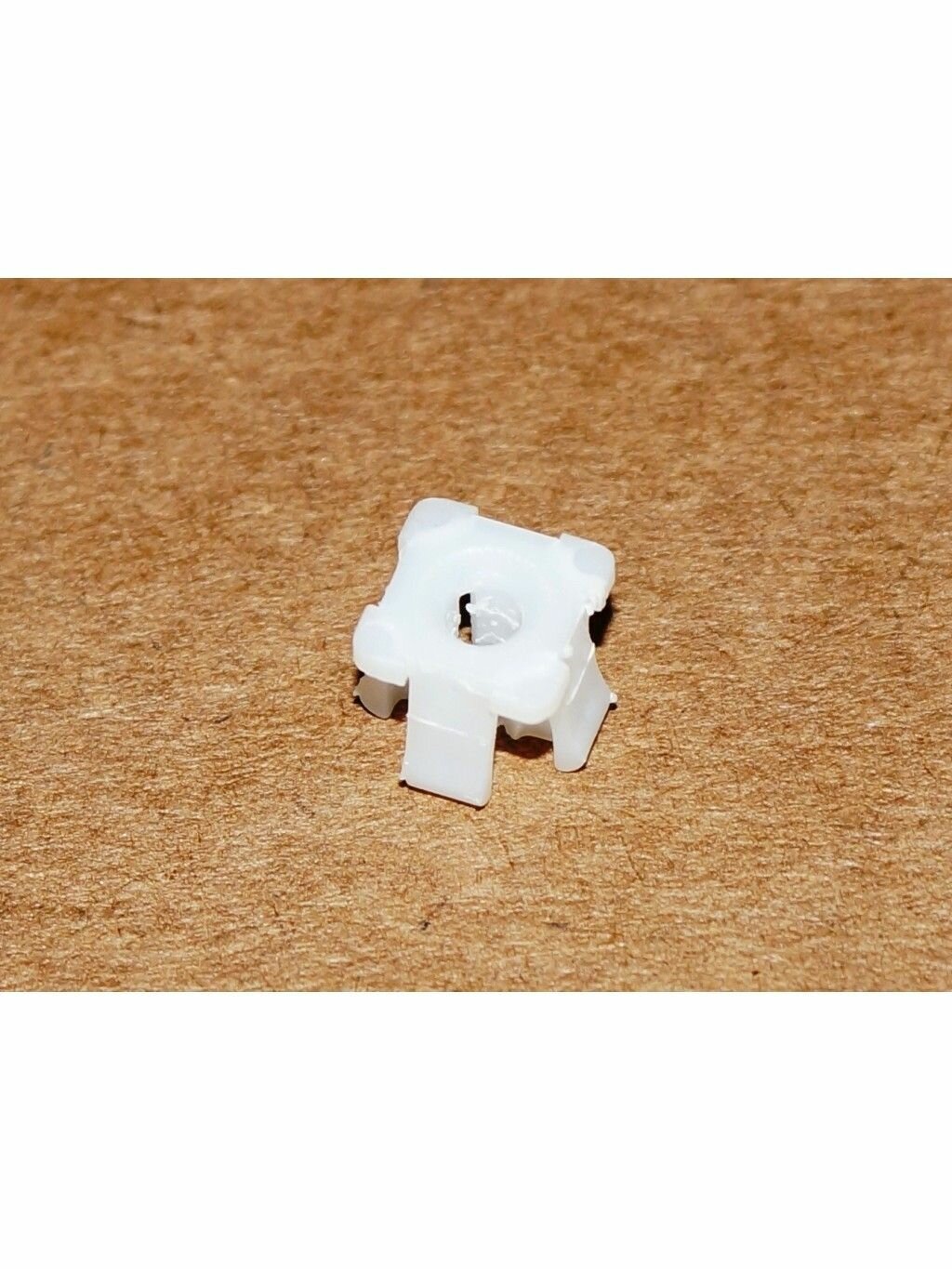 Вставка пластиковая крепления панели Атлант 771431100500