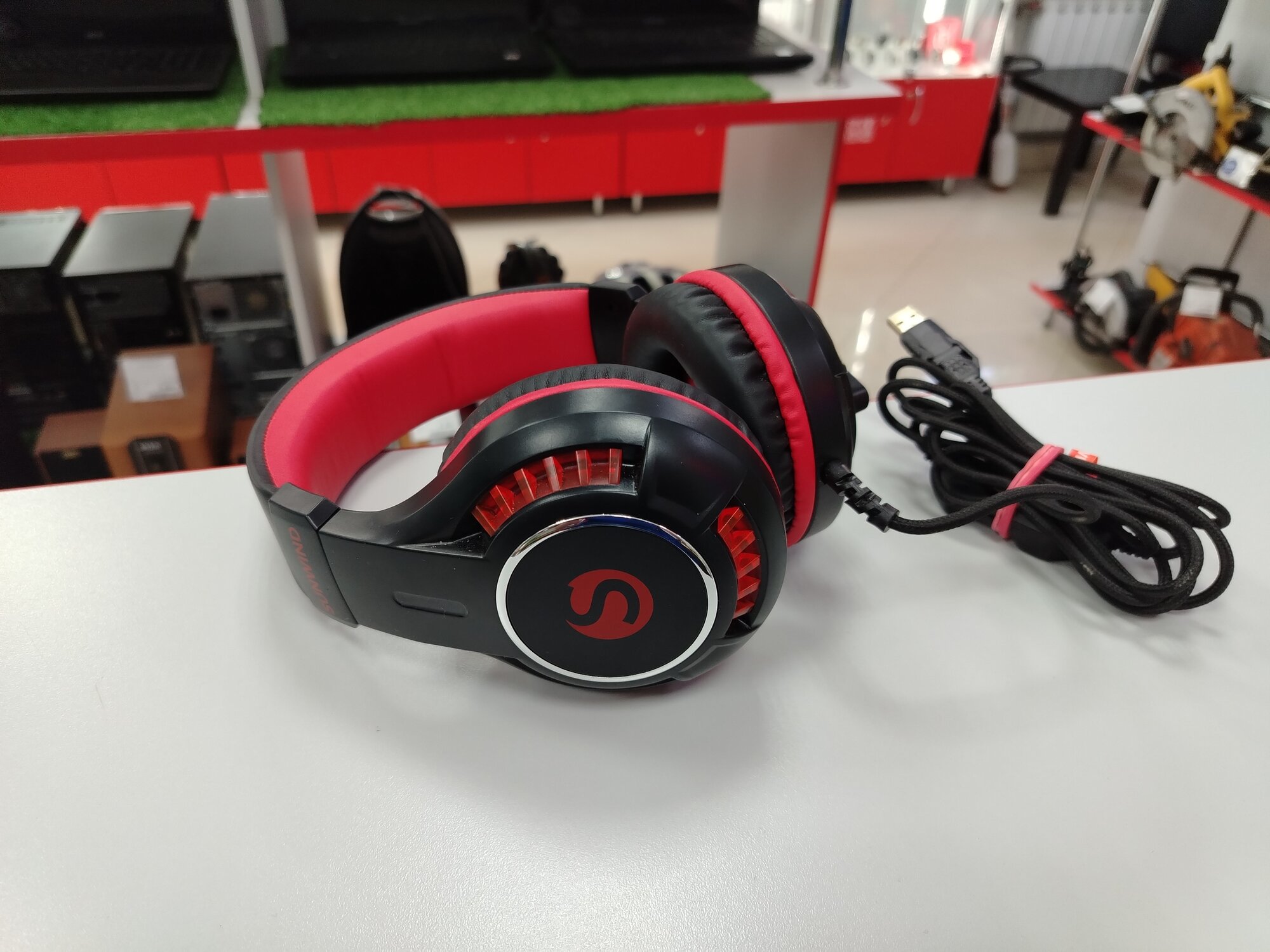 Наушники с микрофоном SunWind SW-HS600G, черно-красные, проводные (1422084)