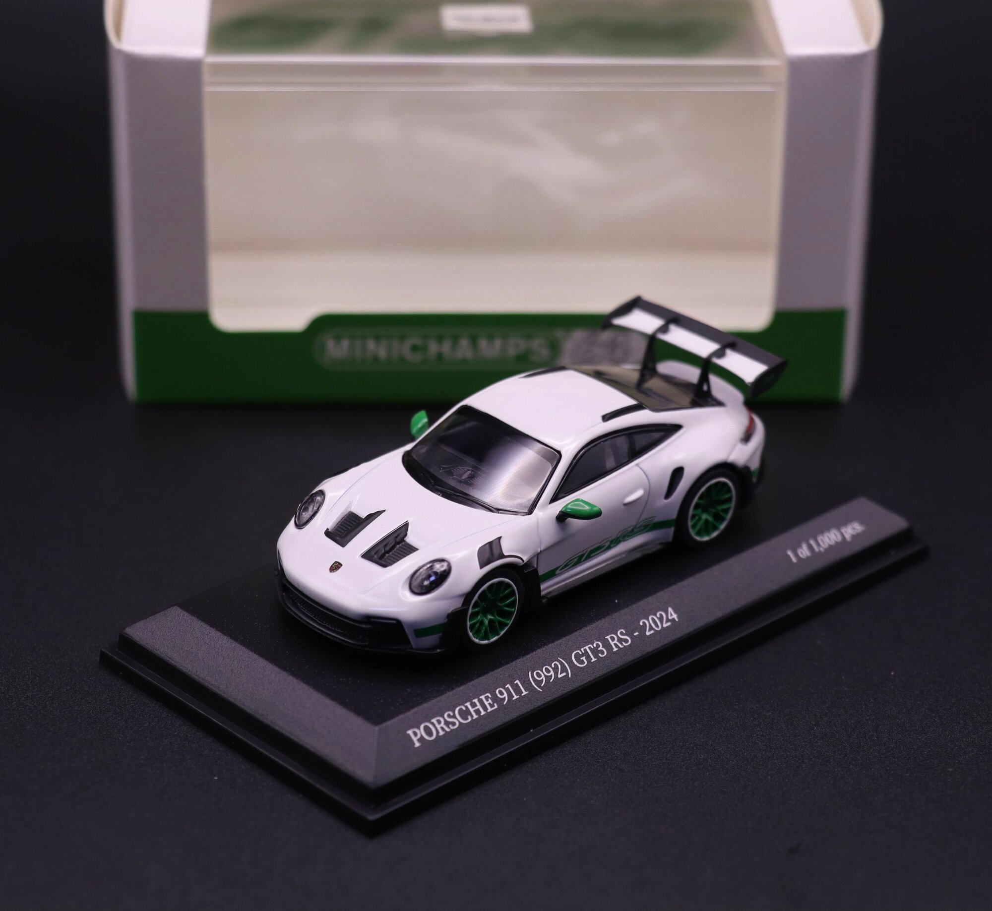 Машинка MINICHAMPS 1/64 Porsche 911 (992) GT3 RS 2024 Die-cast Alloy Car Model Collection Gift