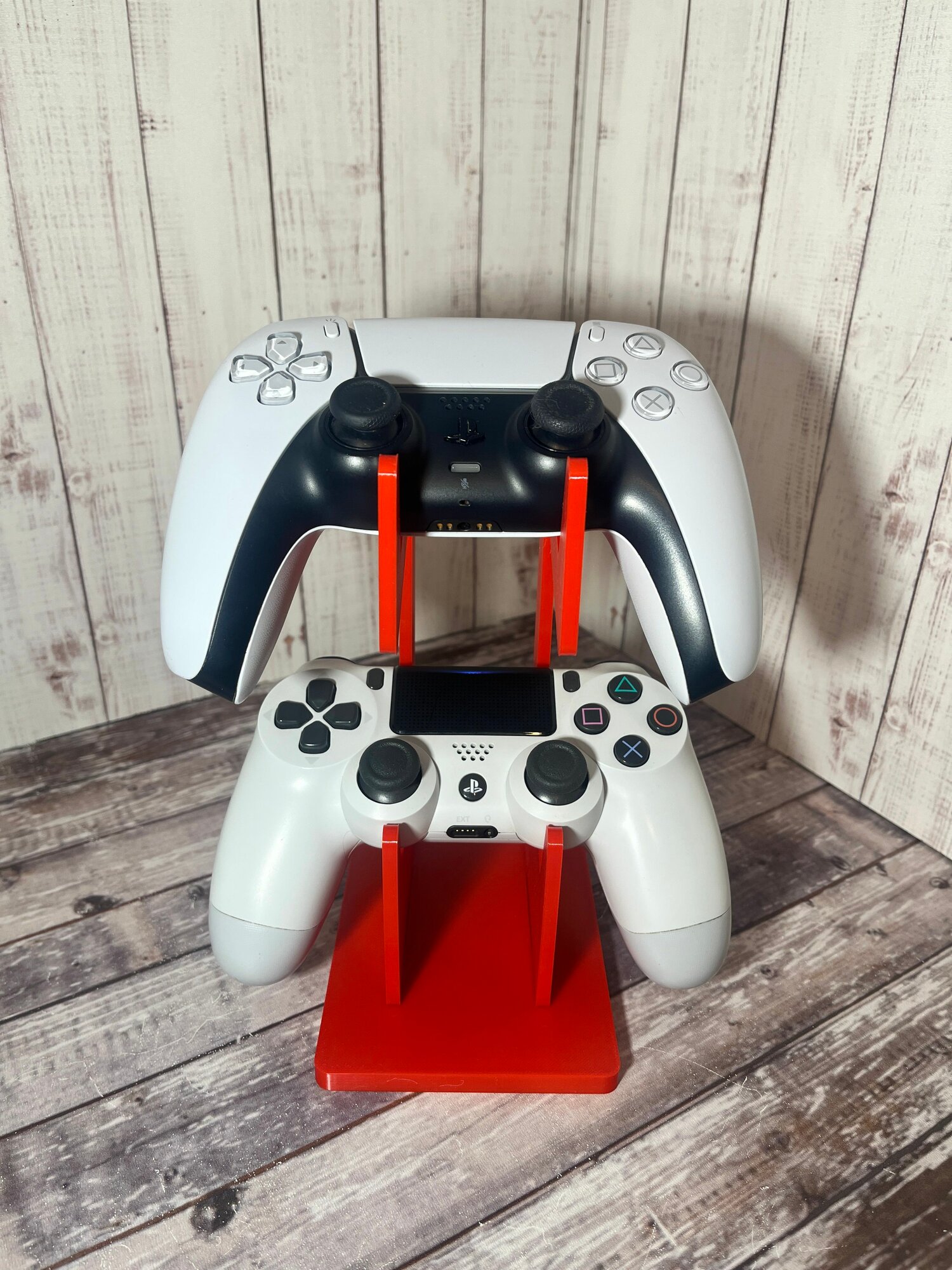 Подставка для двух геймпадов xbox, ps3, ps4, ps5 универсальная красная.