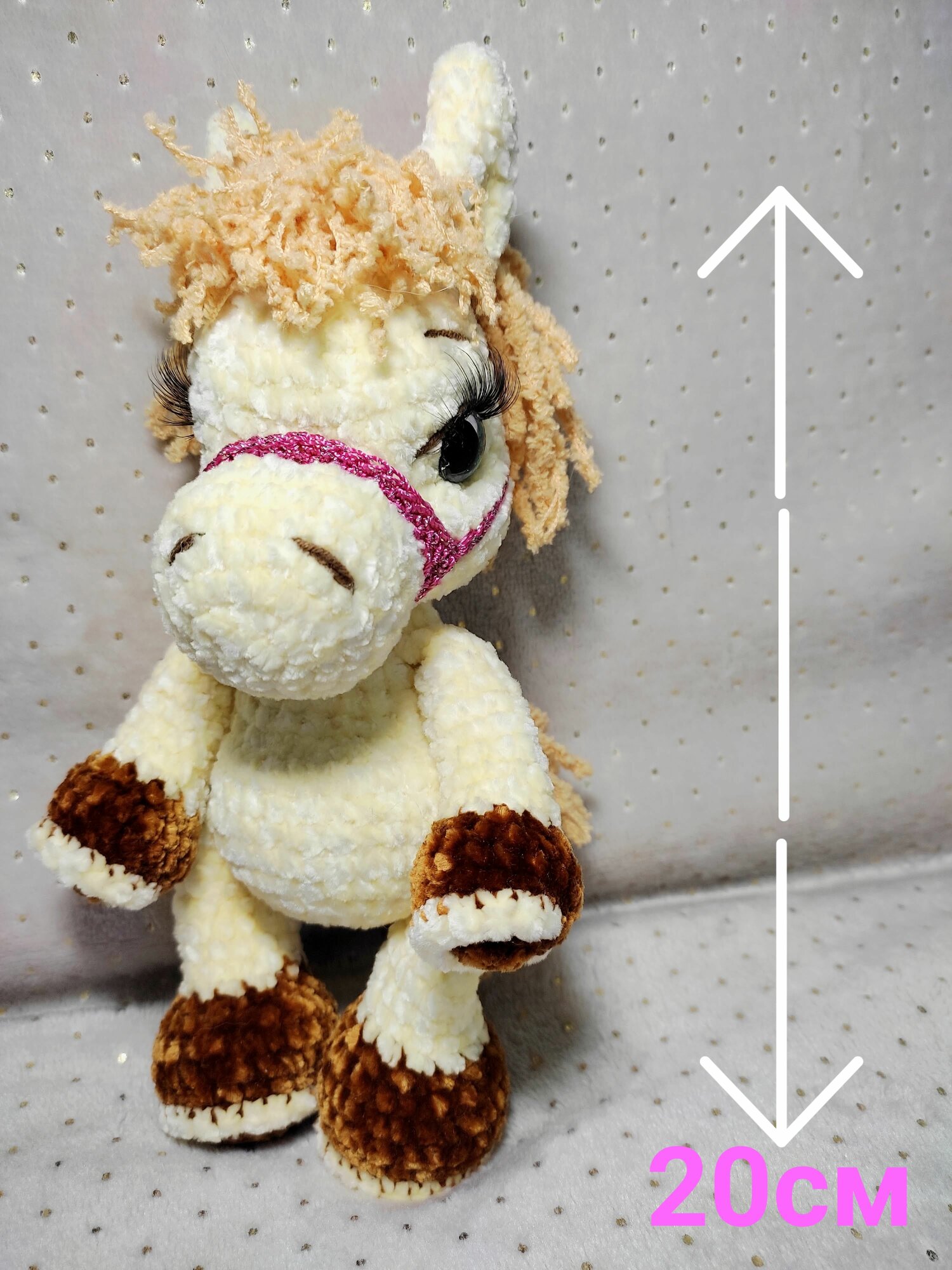 Лошадка вязаная из велюровой пряжи. Авторская, ручная работа. Игрушка интерьерная.