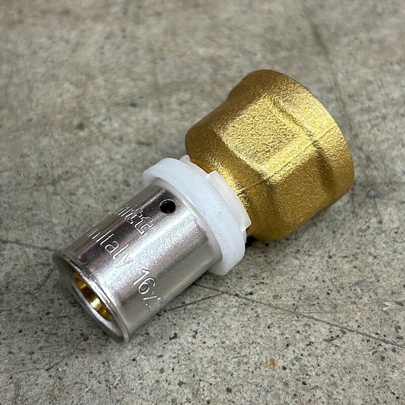 Муфта пресс-В 16 х 1/2" UNI-FITT