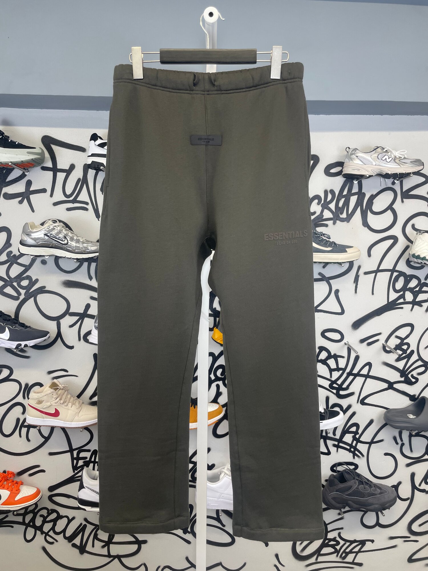 Брюки трубы FEAR OF GOD ESSENTIALS SS23 WOOD OF BLACK