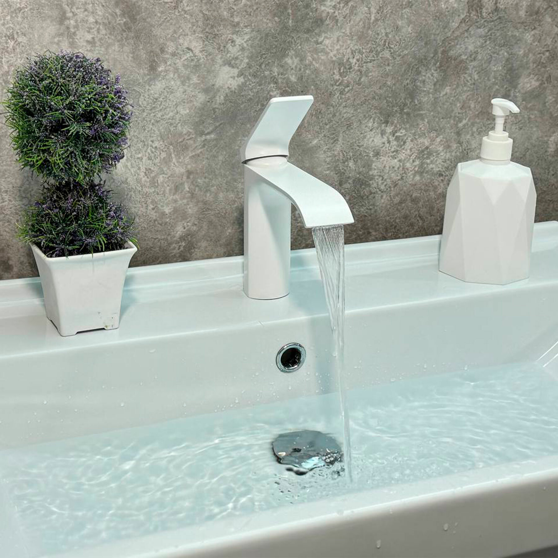 Смеситель однорычажный для раковины Vieir V343511-F Белый матовый