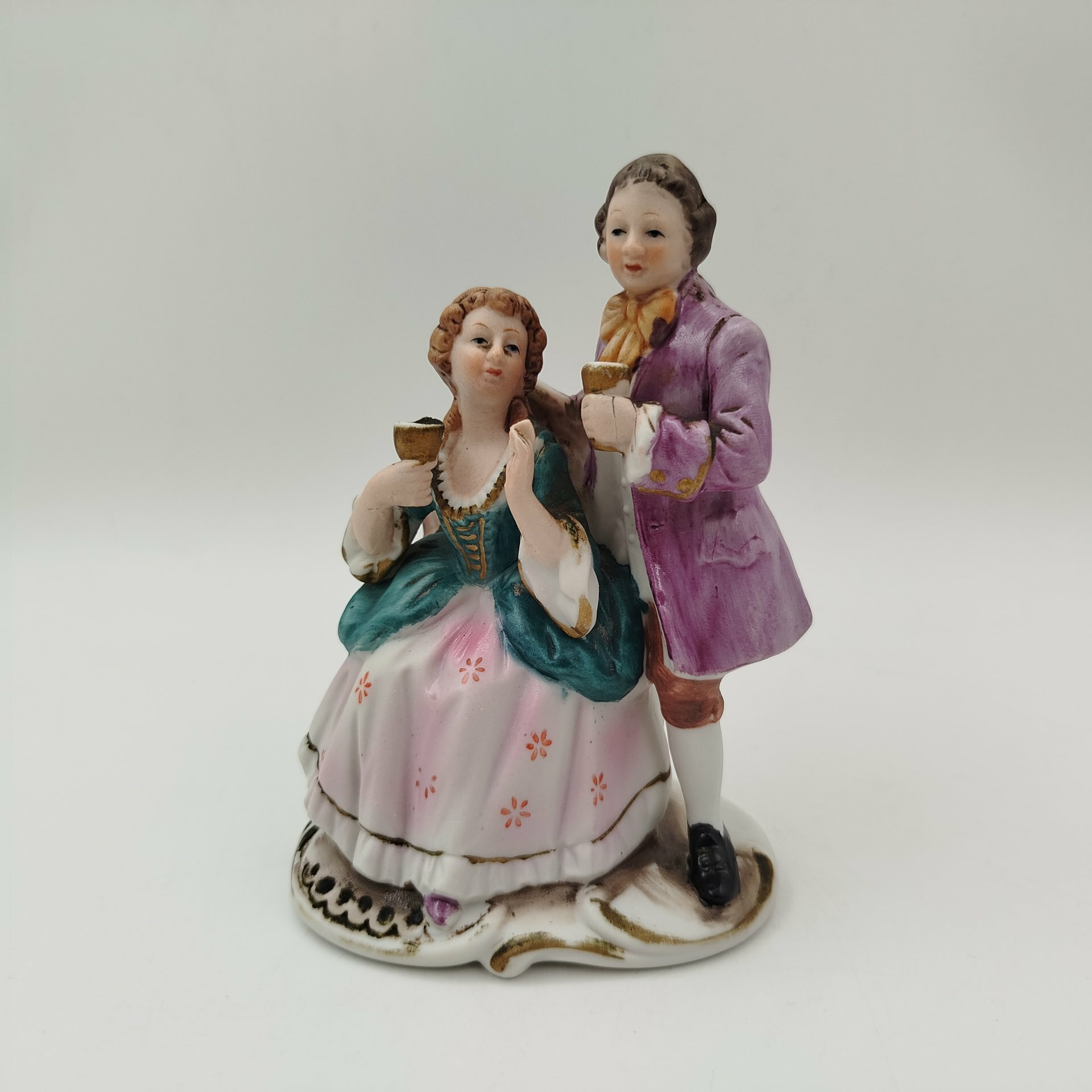 Статуэтка "Галантная сцена", композитный материал, роспись, Западная Европа