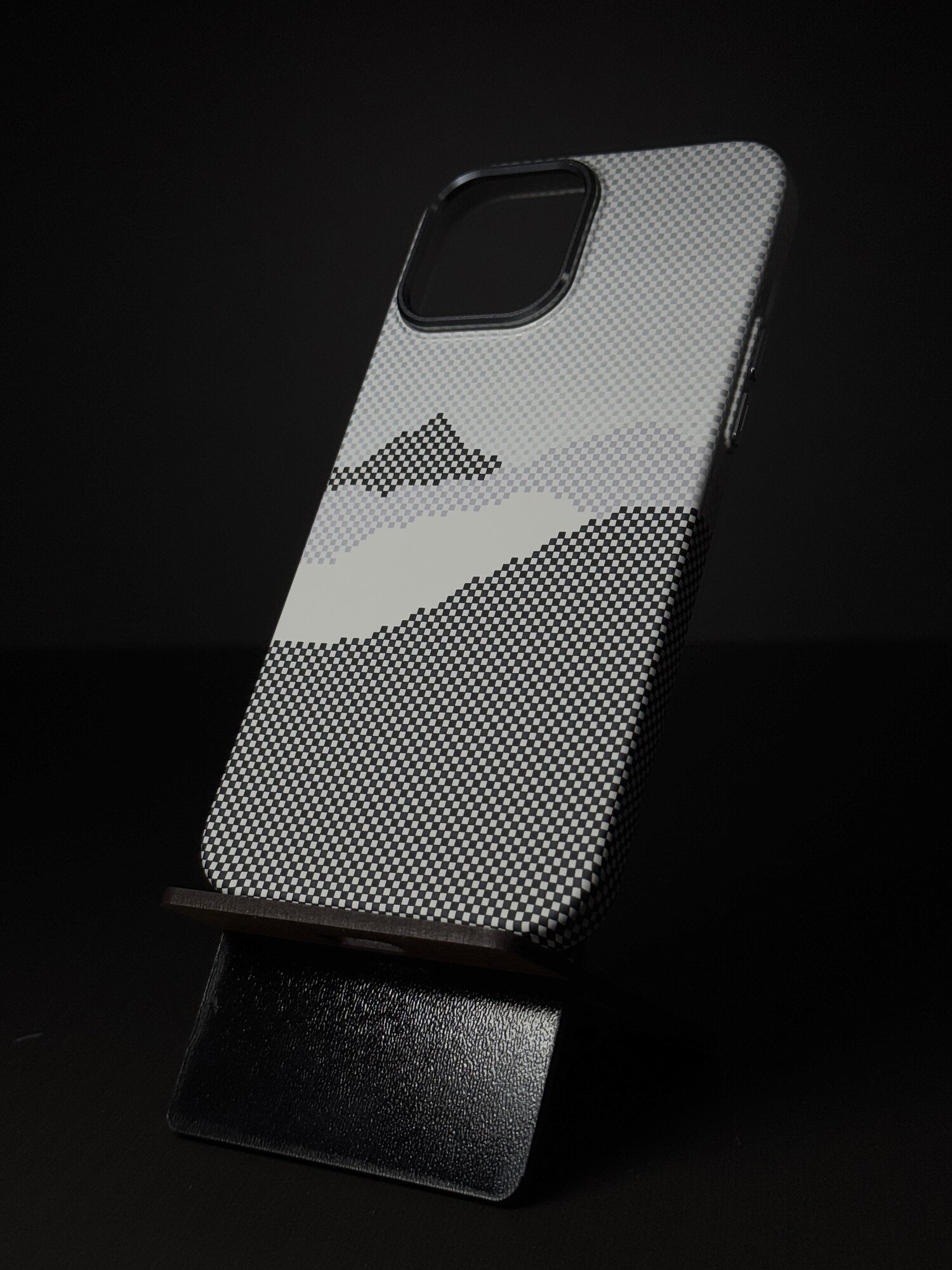 Чехол Айфон 13 Про Макс из Кевлара / Чехол на iPhone 13 Pro Max с MagSafe LUXO Life+, белая гора, карбоновый