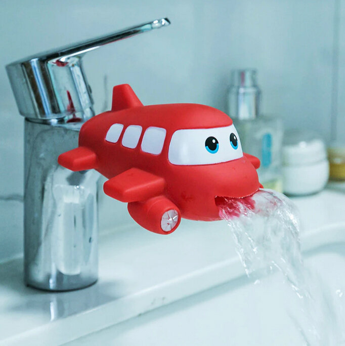 Милый смеситель Красный Самолёт, детская насадка-удлинитель на кран, насадка на смеситель для детей защита крана, размер 11х10 см, цена за 1 штуку.