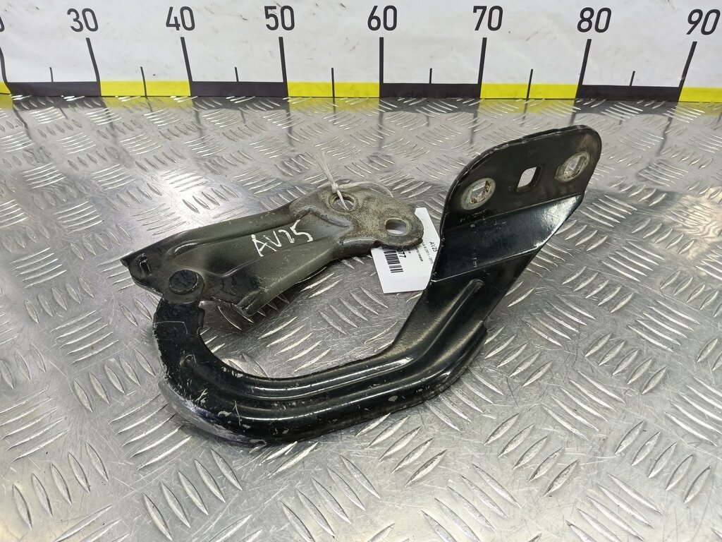 Петля капота левая Б/У для FORD Focus III (2011—2015) 1750018