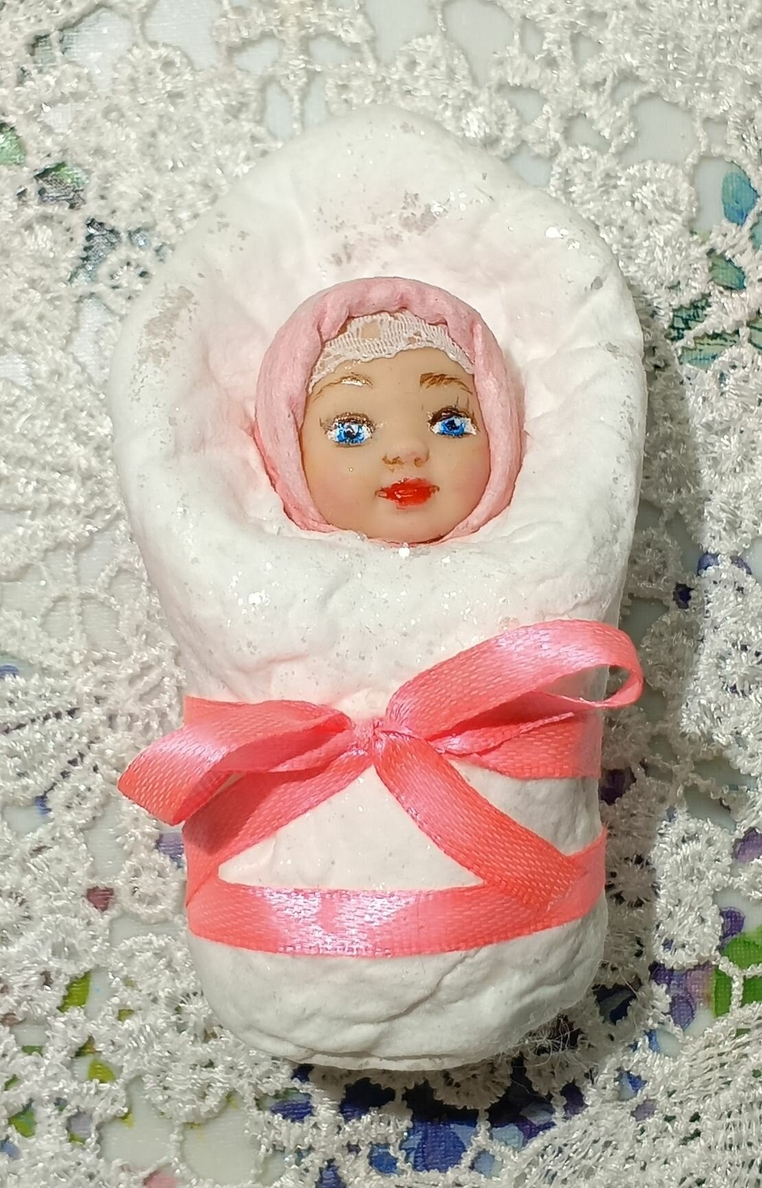 Ватная ёлочная игрушка пеленашка Сонечка