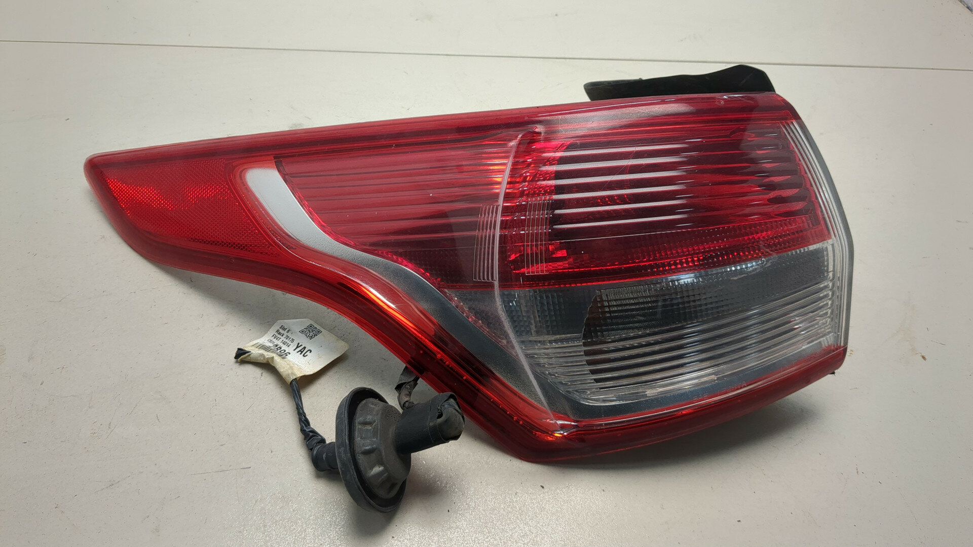 Фонарь (задний) левый Ford Escape Б/У