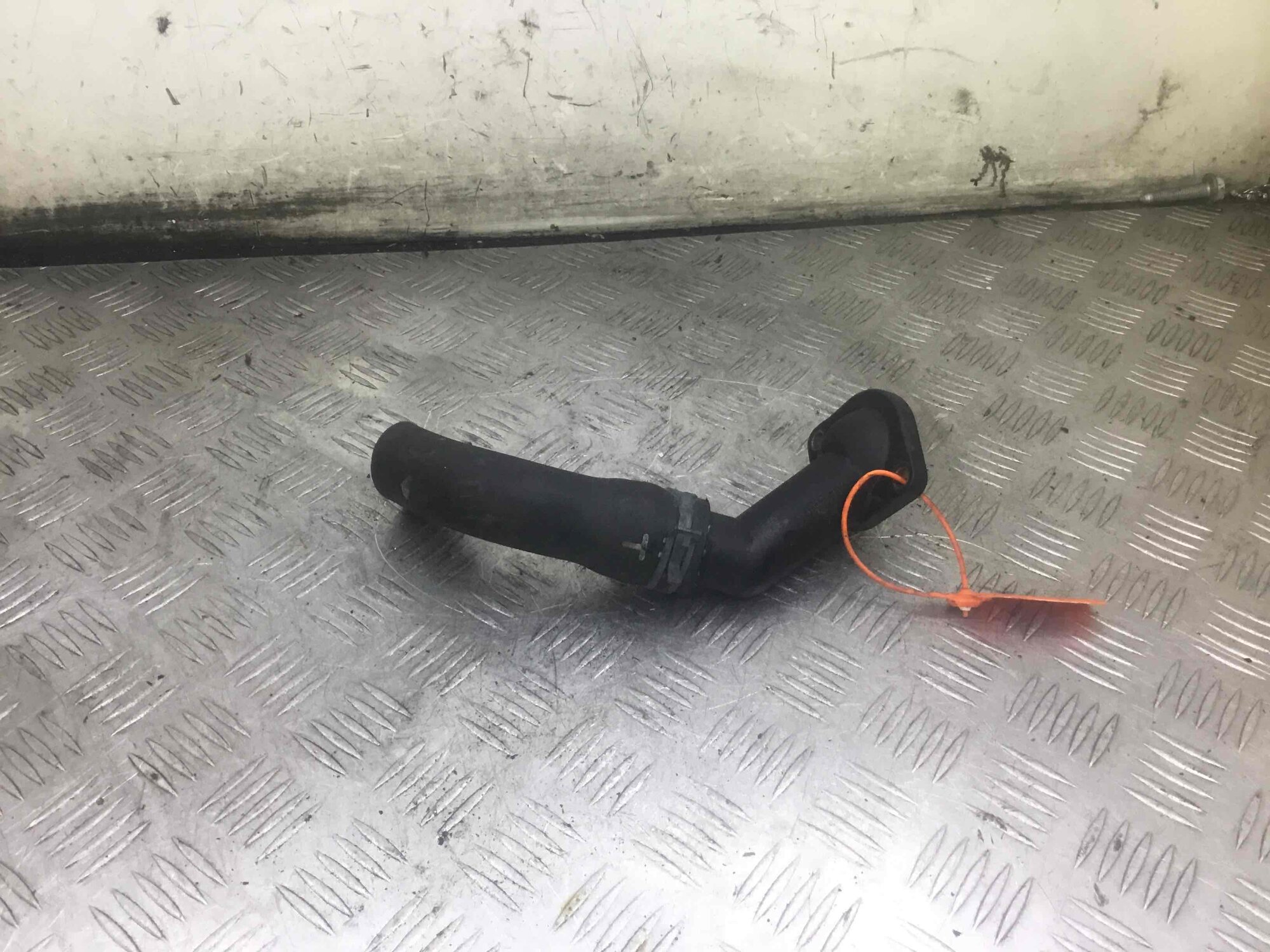 Б/У Фланец (тройник) системы охлаждения Volkswagen Golf 4 поколение (1997-2004) 1999 г.