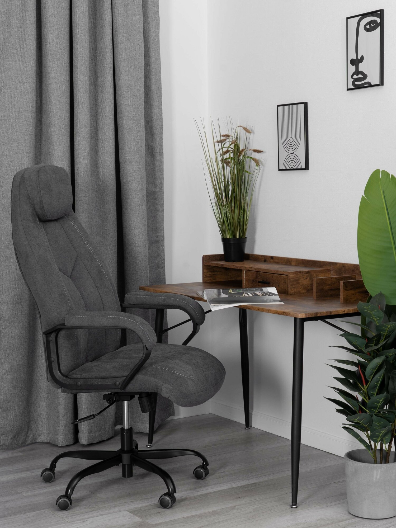 Компьютерное кресло руководителя TetChair BOSS metalBL, ткань, серый