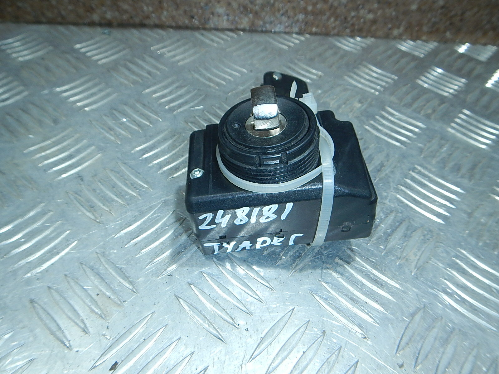 Б/У Замок зажигания, Volkswagen (Фольксваген)-TOUAREG (02-10) VOLKSWAGEN TOUAREG (02-10) с ключом ключ снят с брелка 2481...