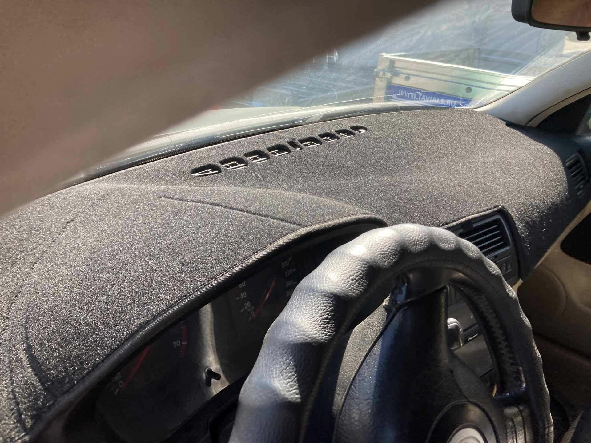 Накидка на приборную панель
