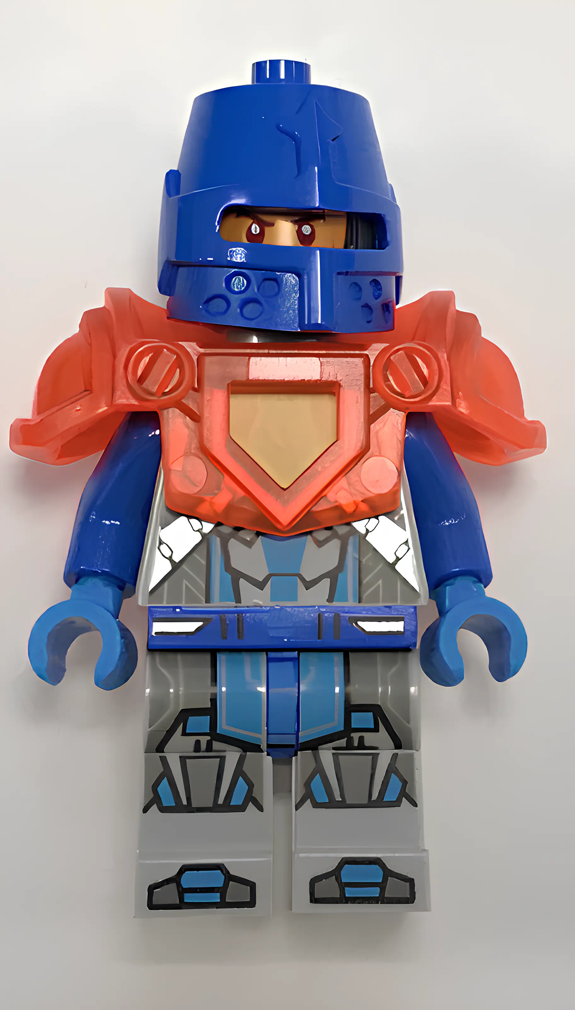 Минифигурка Lego Royal Soldier / King's Guard - Blue Helmet with Eye Slit nex122 U
