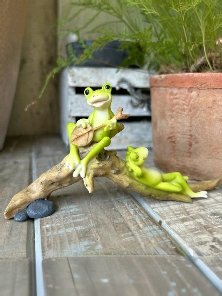 Садовая фигурка лягушек для сада и дачи