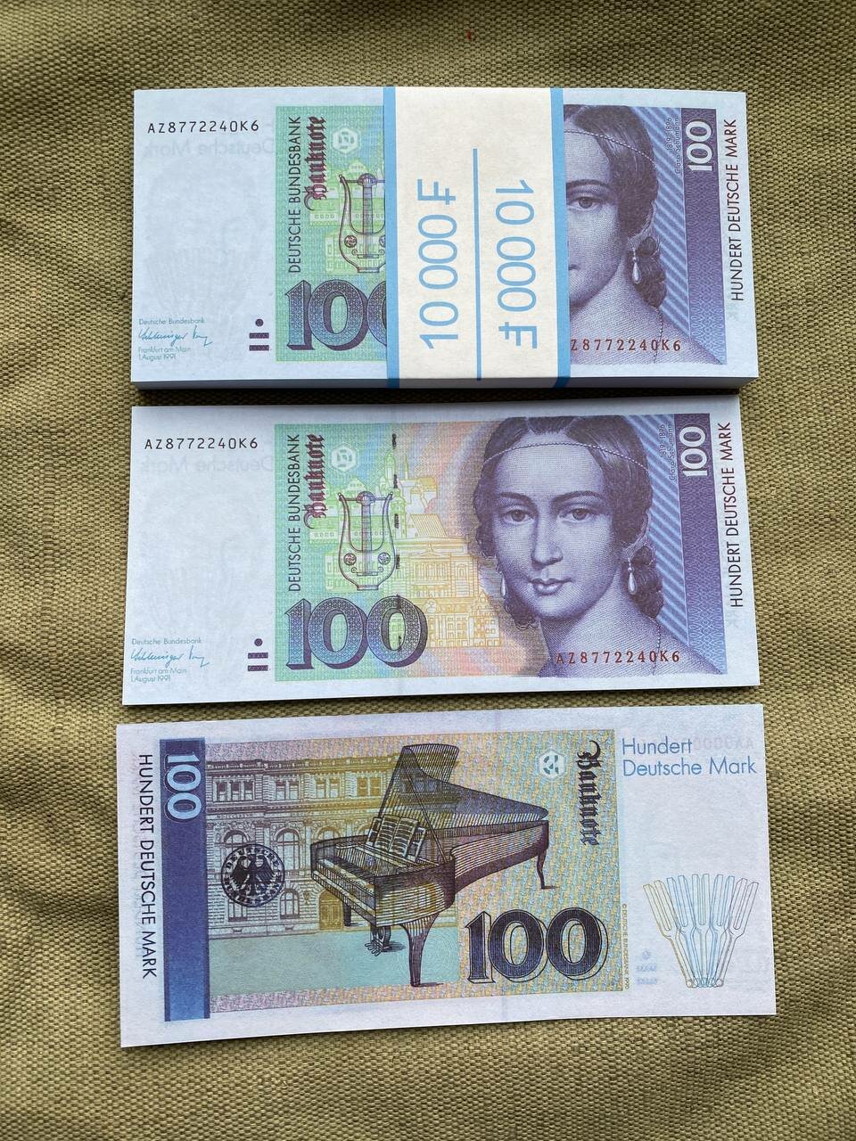 Пачка сувенирных денег 100 немецких марок (Германия), 80 купюр (билеты банка приколов, бутафорские пачки)