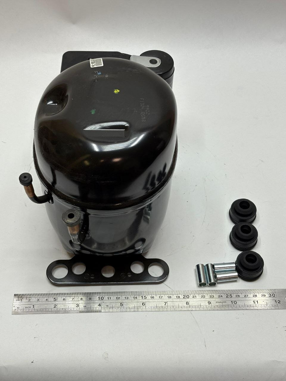 Компрессор Tecumseh AE4450Z-FZ1A (R404a, высокотемпературный, 1407 Вт при То=7.2 град. Тк=54.4 град.)