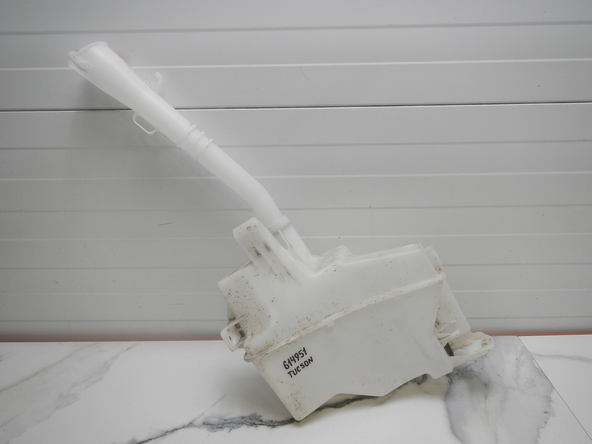 Б/У Бачок омывателя лобового стекла, Hyundai (Хендэ)-TUCSON (20-) HYUNDAI TUCSON (20-) Задиры, деформация. 614951 Hyunda...