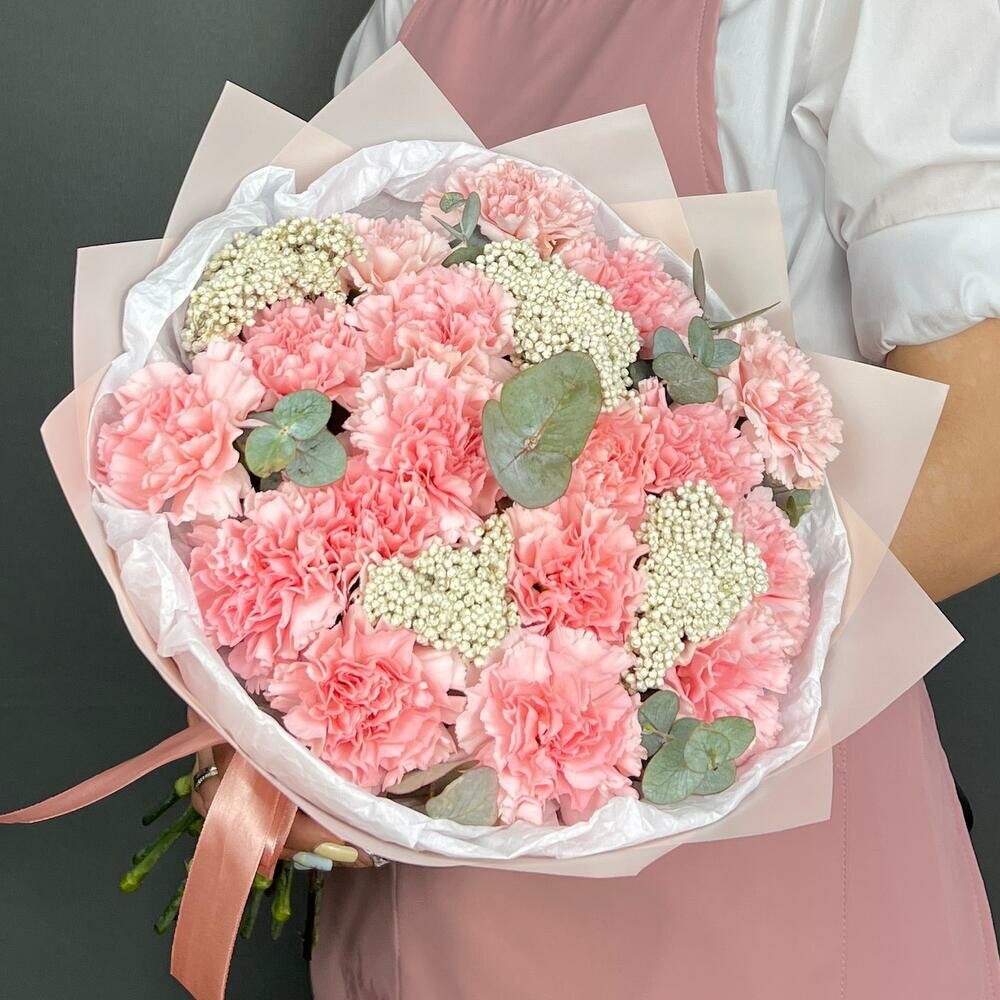 Букет живых цветов. Розовые Диантусы 15 шт, Озотамнус и Эвкалипт