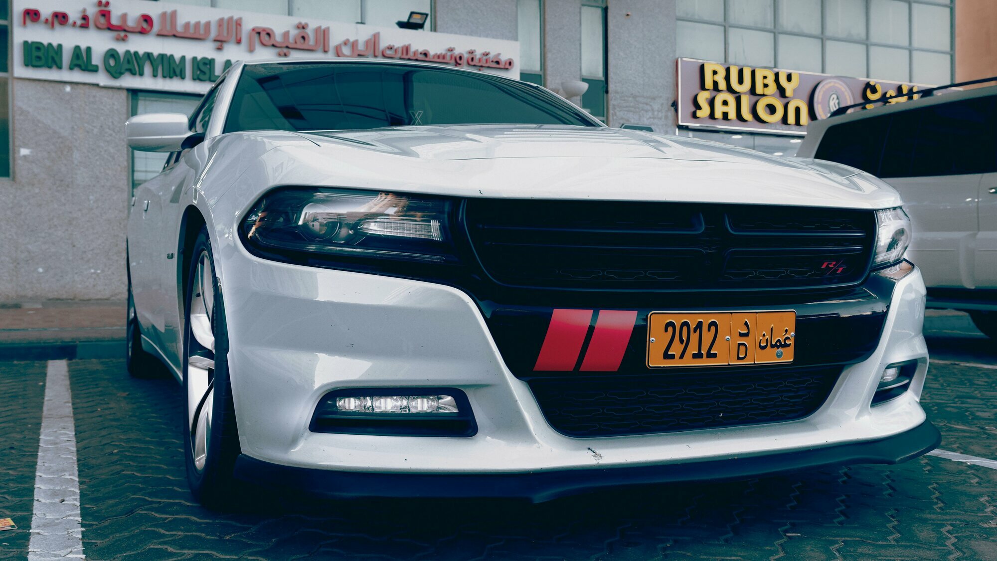 Картина на холсте 60x110 LinxOne "Автомобиль, интерьер для дома / декор на стену / дизайн