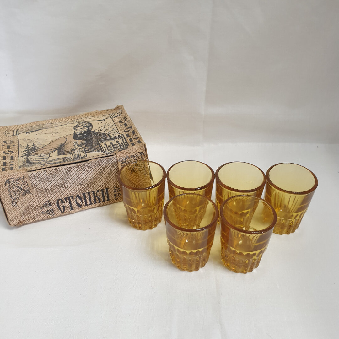 Набор стопок 6 шт, цветное стекло, 50 мл. Винтажный стиль СССР. Новый.
