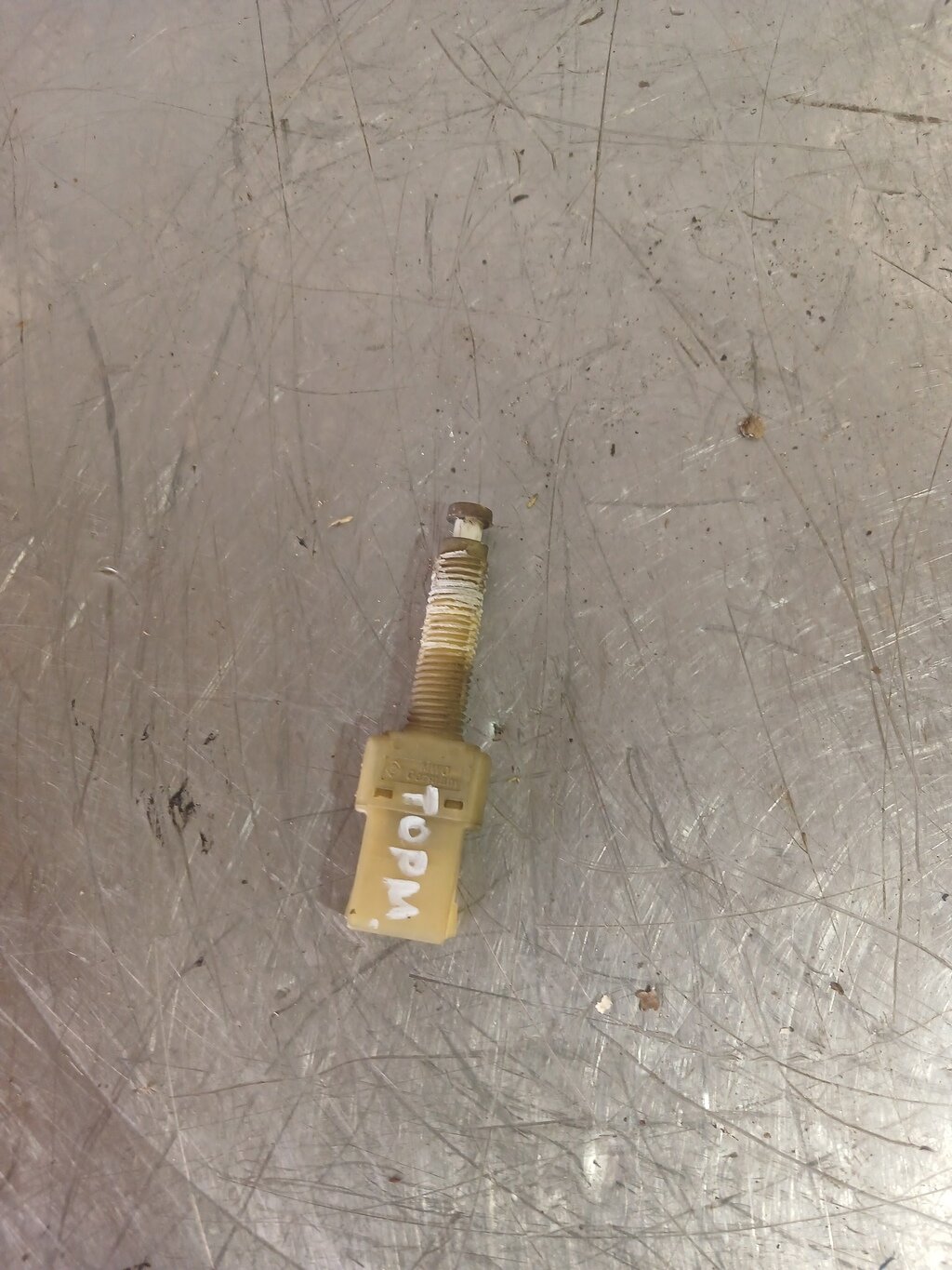 Выключатель концевой Audi 80 90 B3 86-91