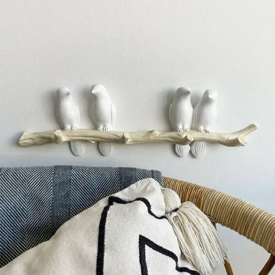 Настенный декор крючки четыре птички на ветке для аксессуаров из искусственного камня в цвете слоновая кость и белый