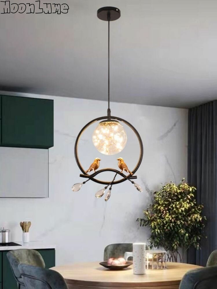 Круглая люстра с декором в виде птиц