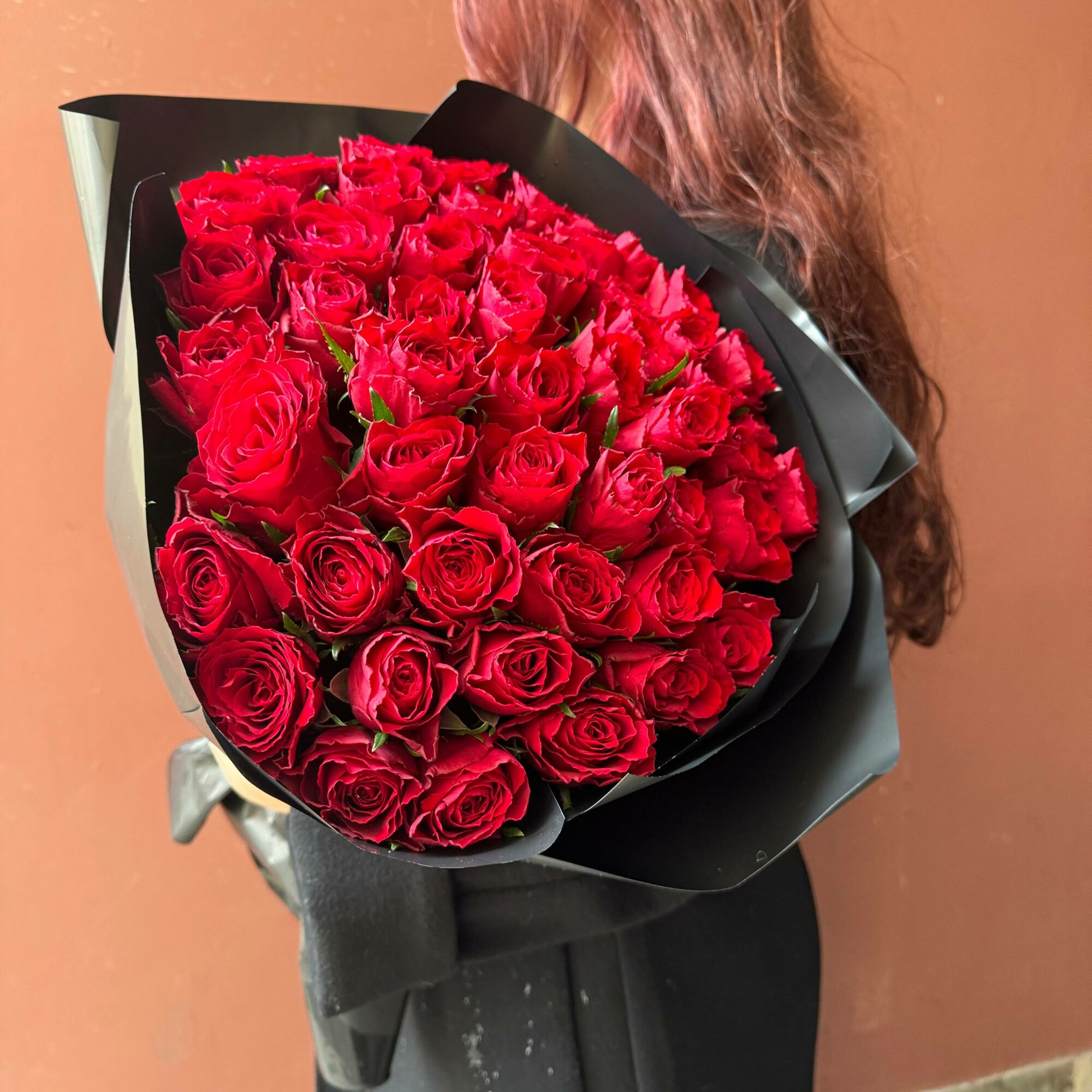 Букет из 51 Розы Кения красная 40см