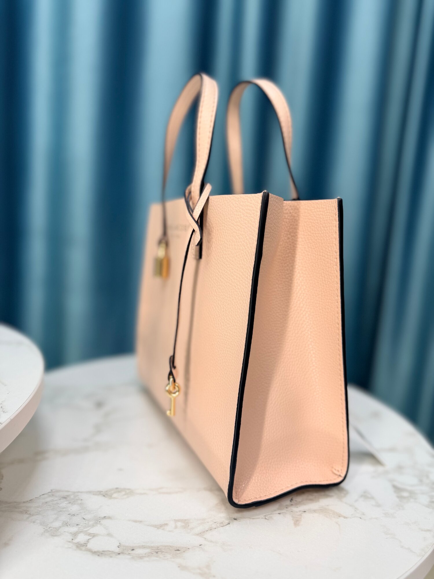 Сумка тоут MARC JACOBS, фактура матовая, рельефная — фото 1