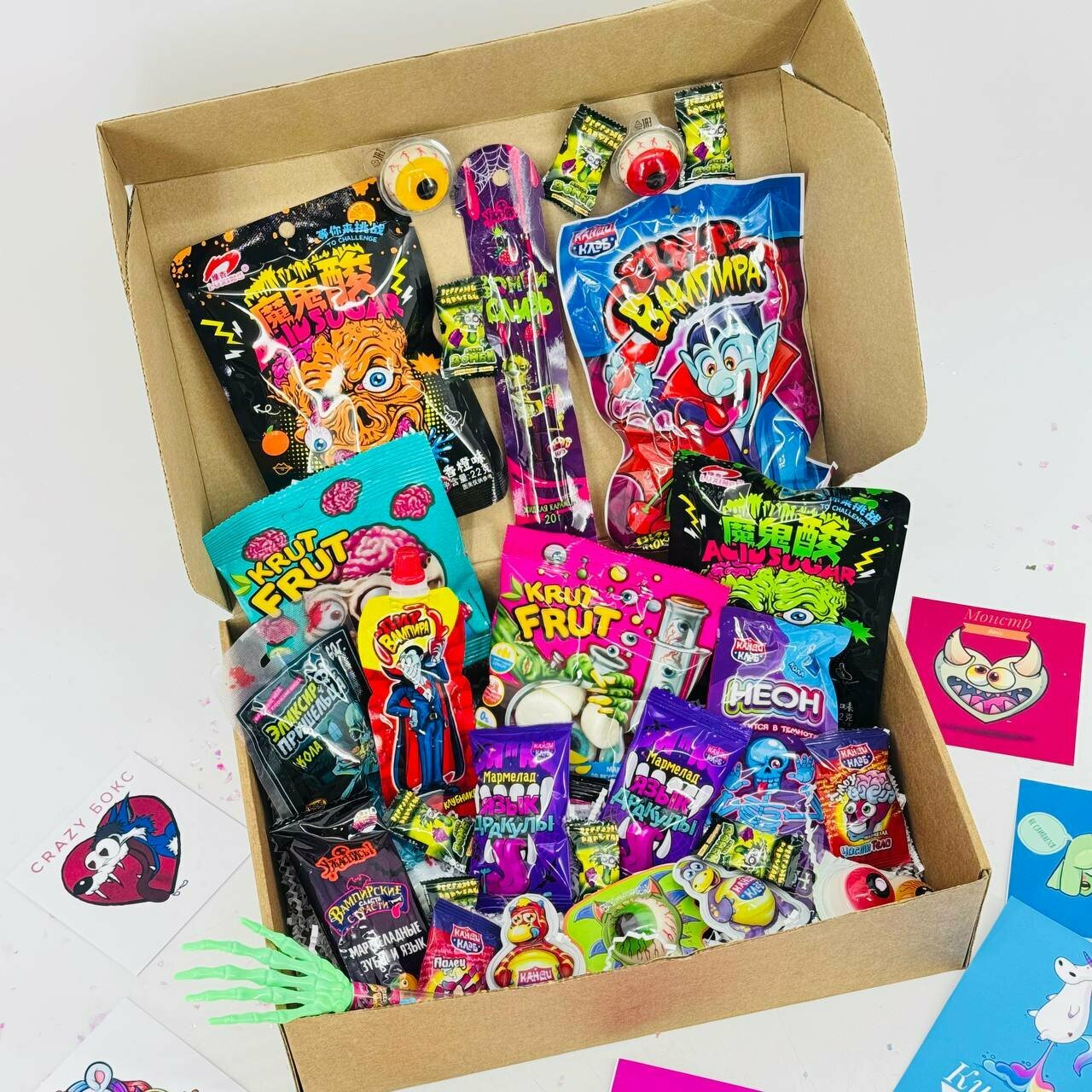 Бокс подарочный азиатские сладости страшилки монстры. Подарок на Хеллоуин