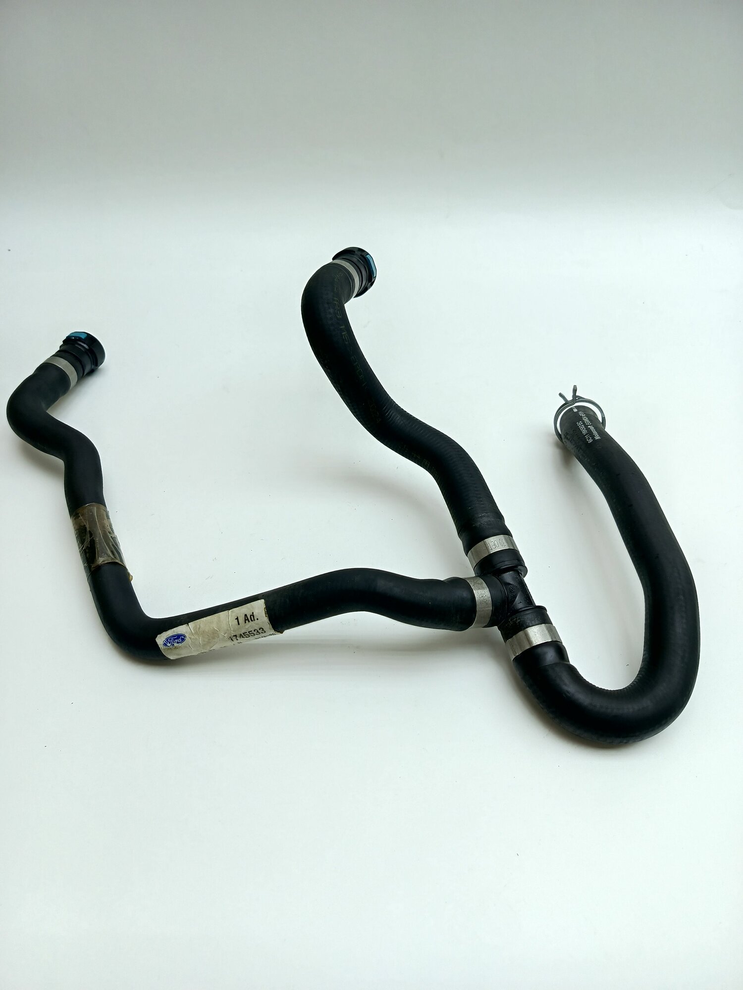 Патрубок сист. охлажд. (радиатора отопителя выпускной) п/п 2.2 Ford Transit