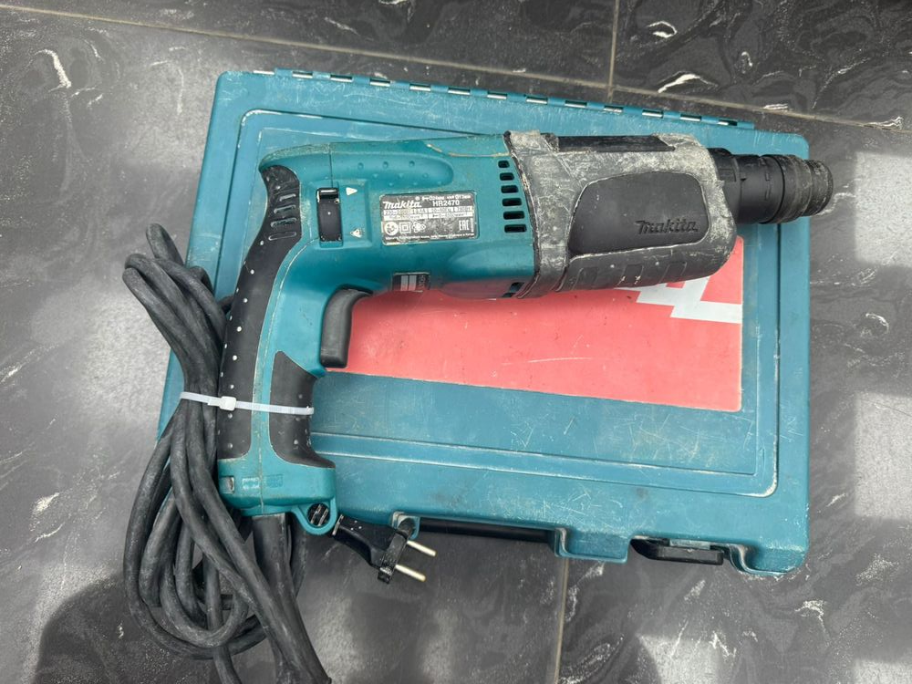 Перфоратор Makita HR2470, 2.4 Дж, 780 Вт, 4500 уд/мин, в кейсе Б/У, Уценка