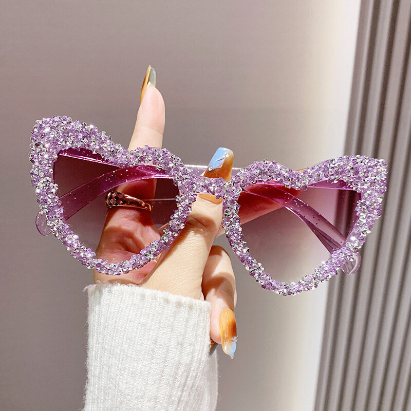 20262025 Оригинальные европейские и американские новые солнцезащитные очки в форме сердца с бриллиантами для женщин, милые очки в форме кошачьего глаза, солнцезащитные очки для выпускного