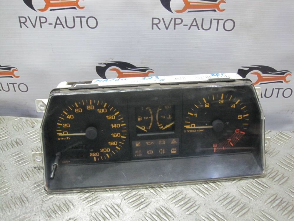 Панель приборов Mazda 323 BW 1986-1987