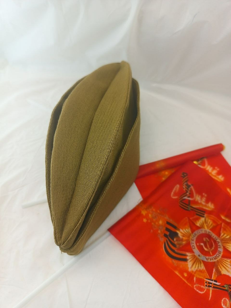 Набор: пилотка солдатская и 2 флажка к 9 мая