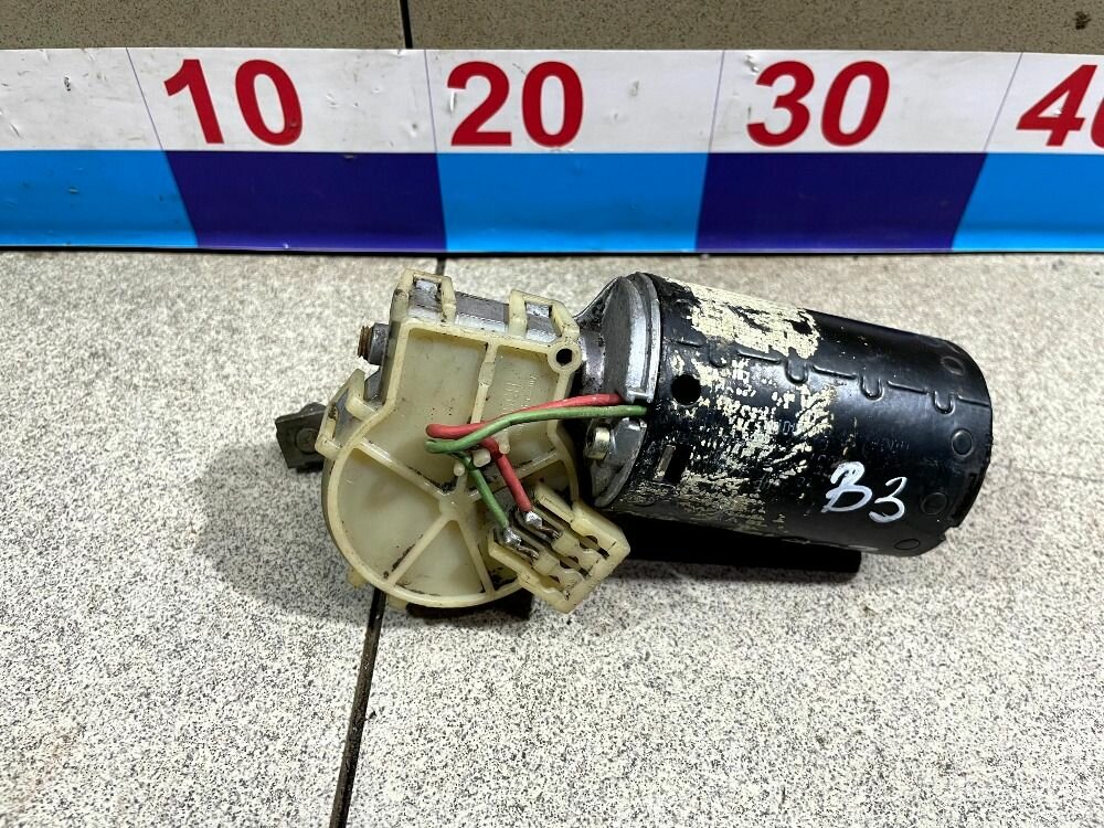 Моторчик стеклоочистителя передний VW Passat B3