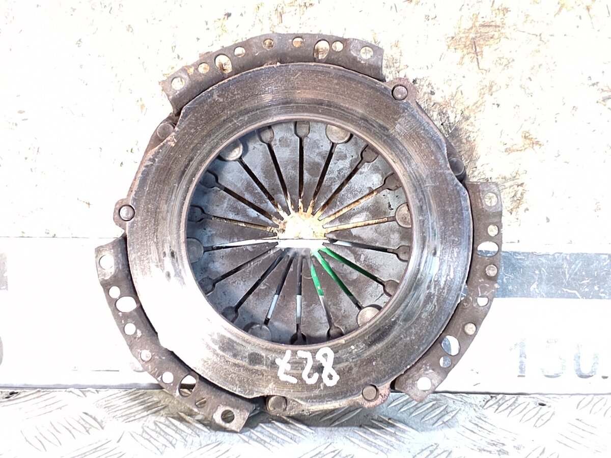 Корзина сцепления VOLKSWAGEN Golf 3 052141025PX