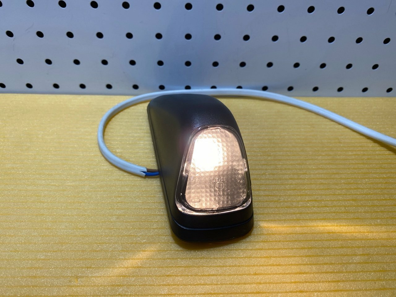 Фонарь габаритный левый Мерседес Axor Atego, КАМАЗ-5490