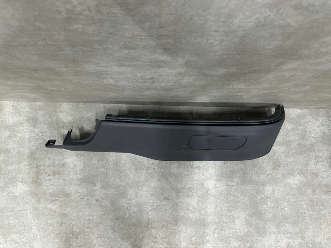 Спойлер левая часть без отверстия под п/т фару MERCEDES AXOR (мерседес актрос)