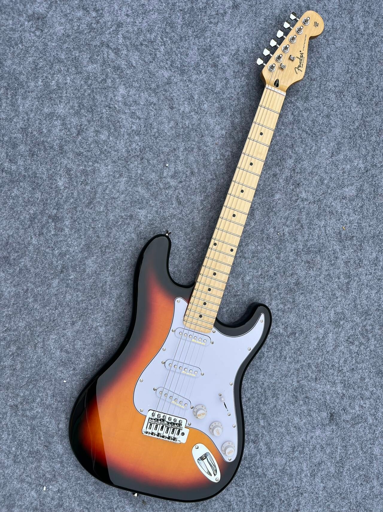 Fender st 6-струнная 39"