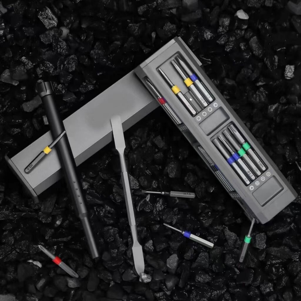 Набор отвёрток WinTuul для точных работ в металлическом кейсе 31 в 1